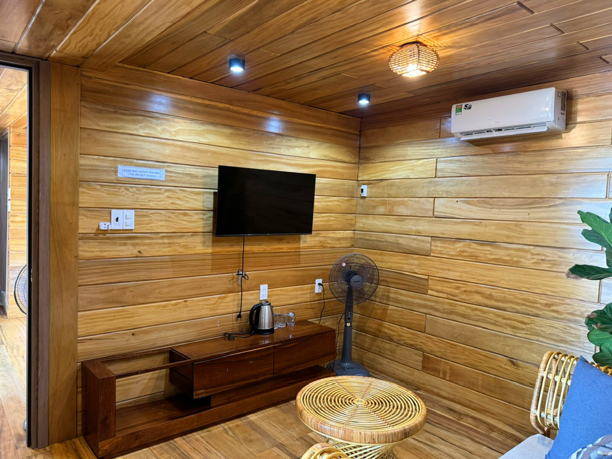 Homestay Long Thủy Song Ngư House - Phòng Superior (2 giường 1,4m ...